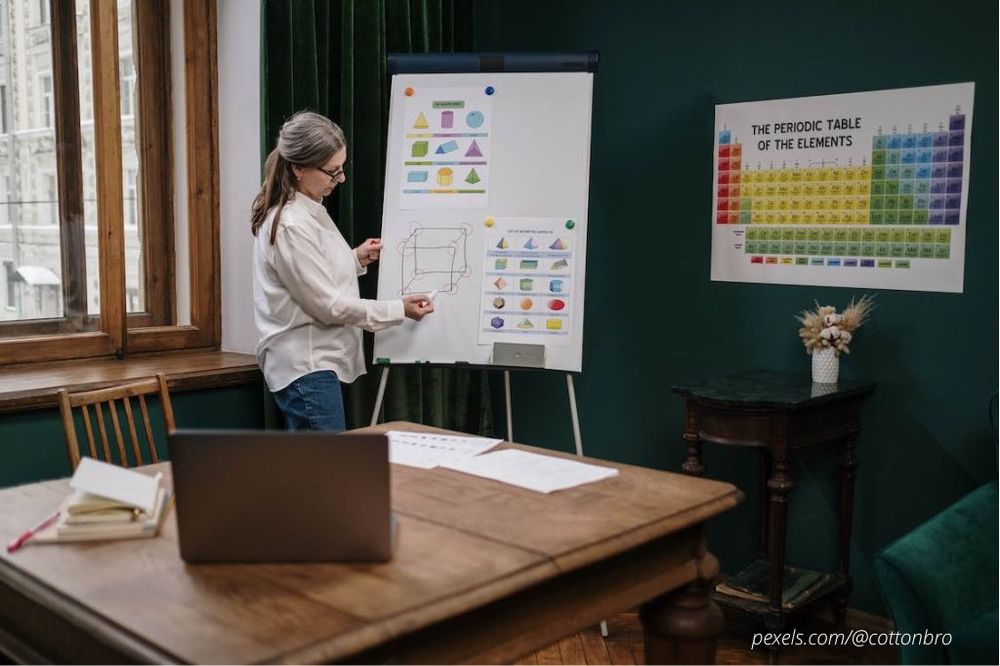 11 Perlengkapan Seminar Kit dan Tips Acara yang Sukses